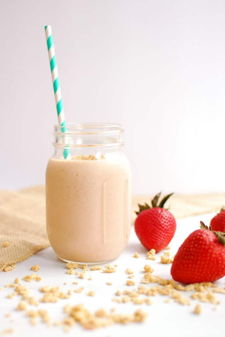 Granola Smoothie with Peaches and Strawberries - Snacking in Sneakers