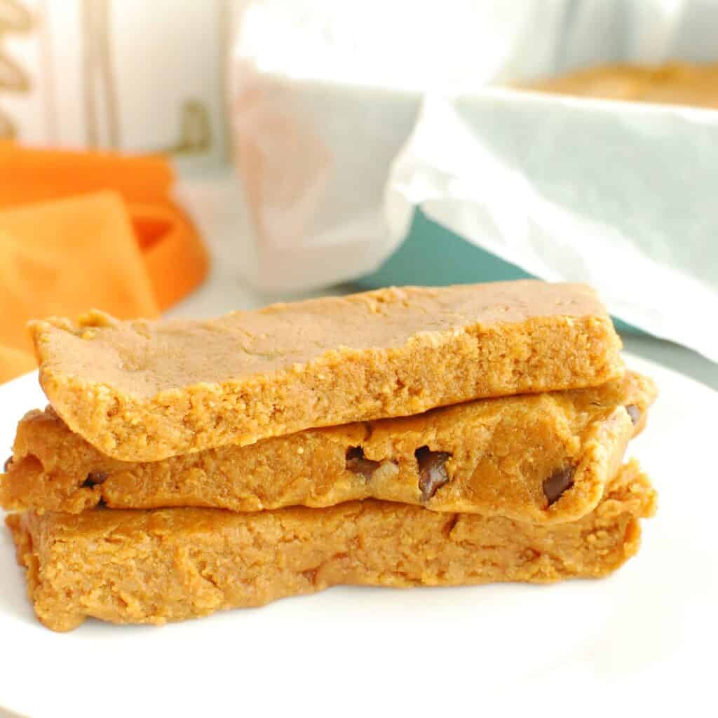Homemade Pumpkin Protein Bars - Snacking in Sneakers